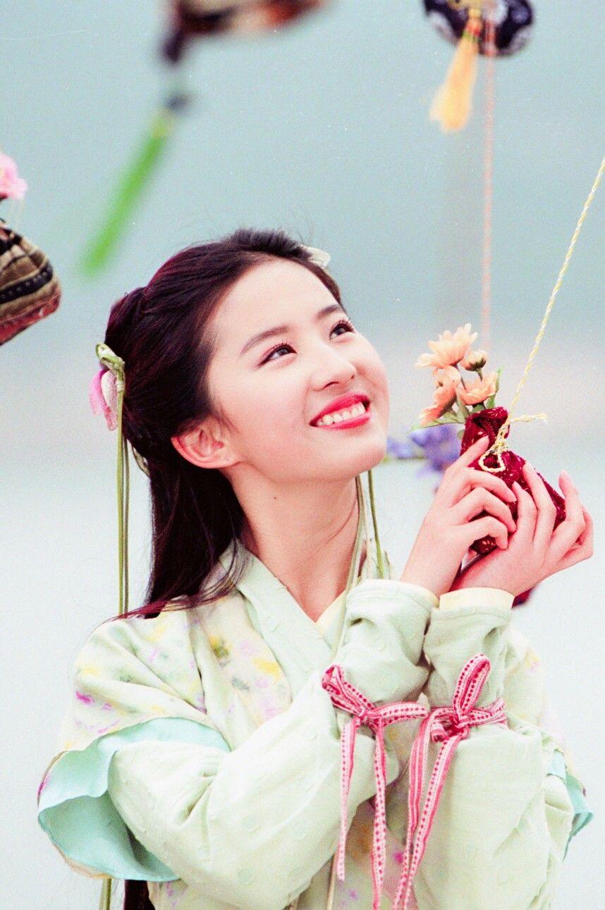 Sacrificing marriage and career achievement Liu Yifei, what did Liu ...