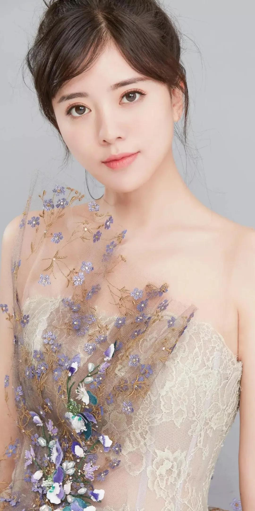 Chinese Tibetan singer, succeeded in entering the Asian market after ...