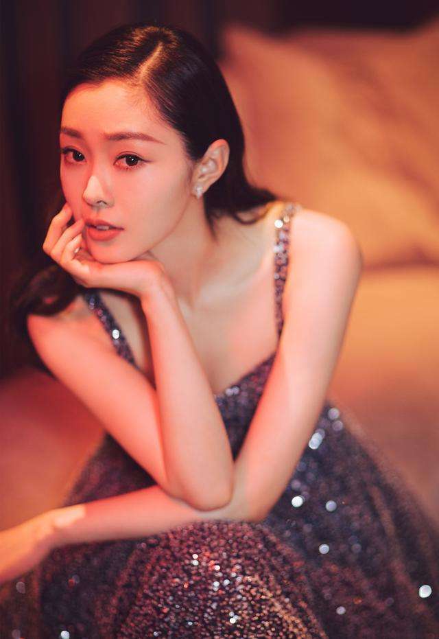 Song Yi, 32 years old, has a fresh and handsome figure. This goddess is ...