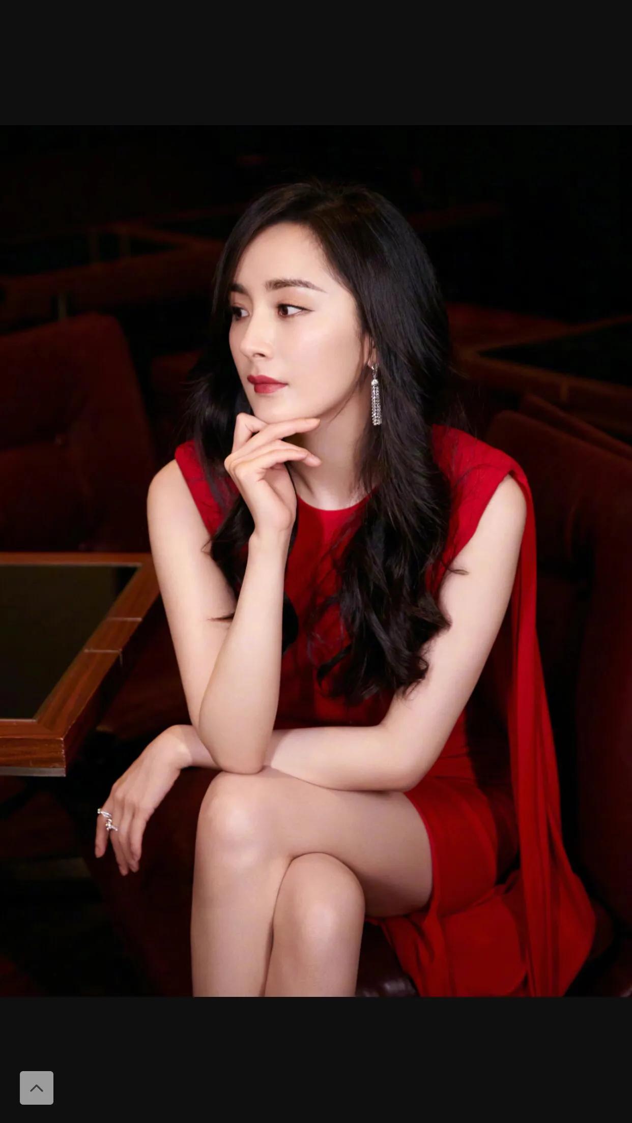 Yang Mi's red dress and high heels, what do you think is the beauty of ...