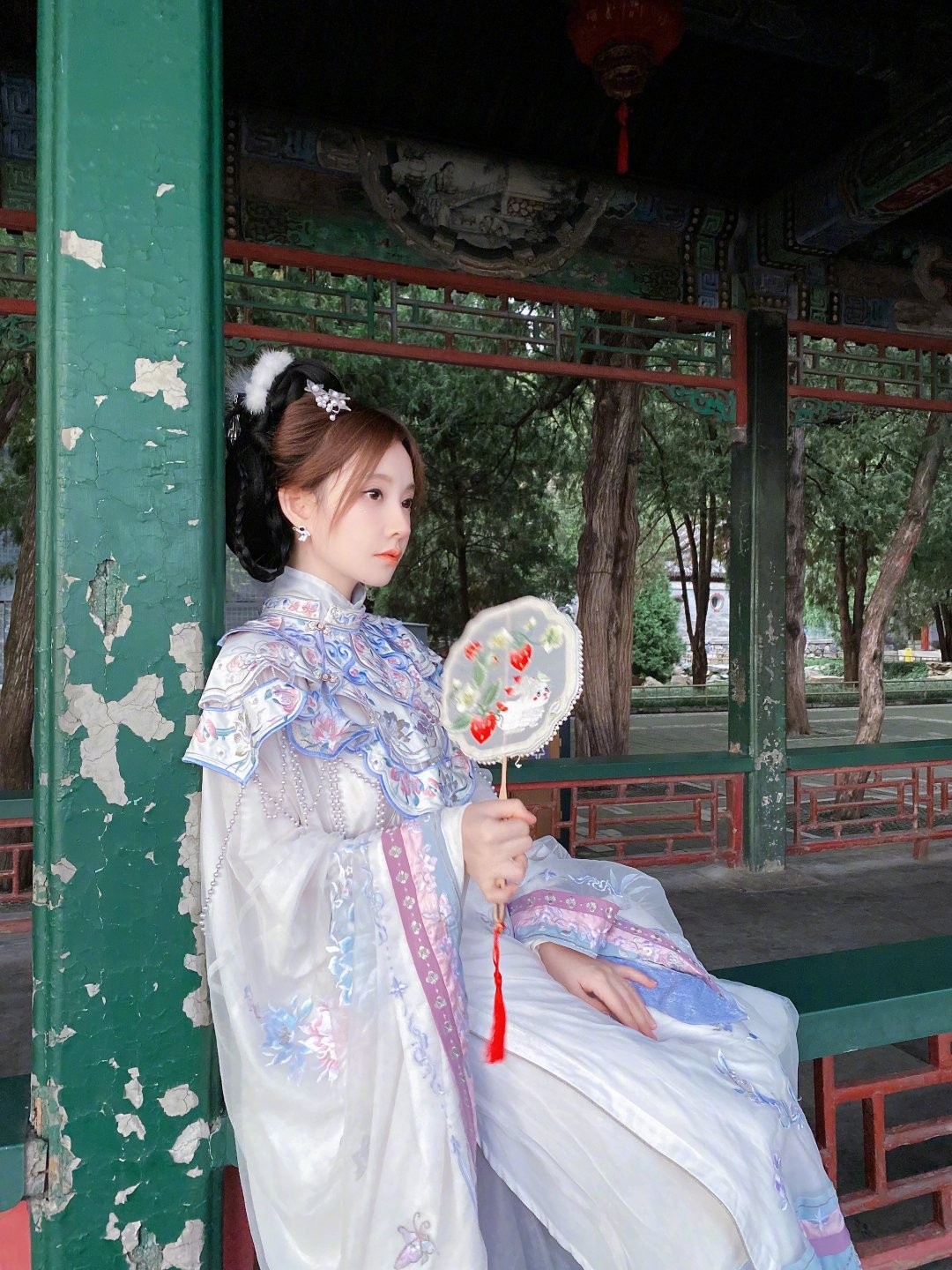 The Mid-Autumn Festival business photos are released, Feng Timo's Hanfu ...