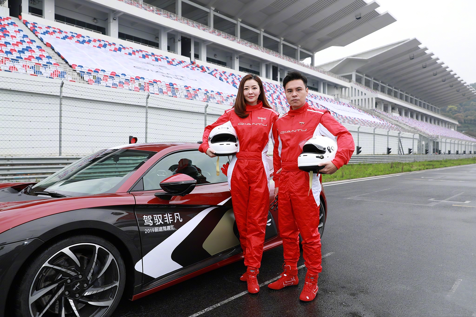 Xiong Dailin's husband took a family portrait and celebrated her ...