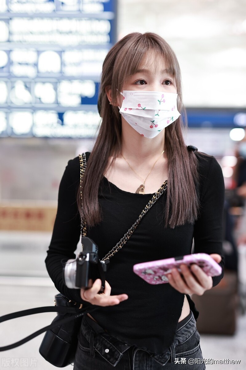 Street shot: Xu Mengjie wearing a mask appeared sweet and lovely big ...