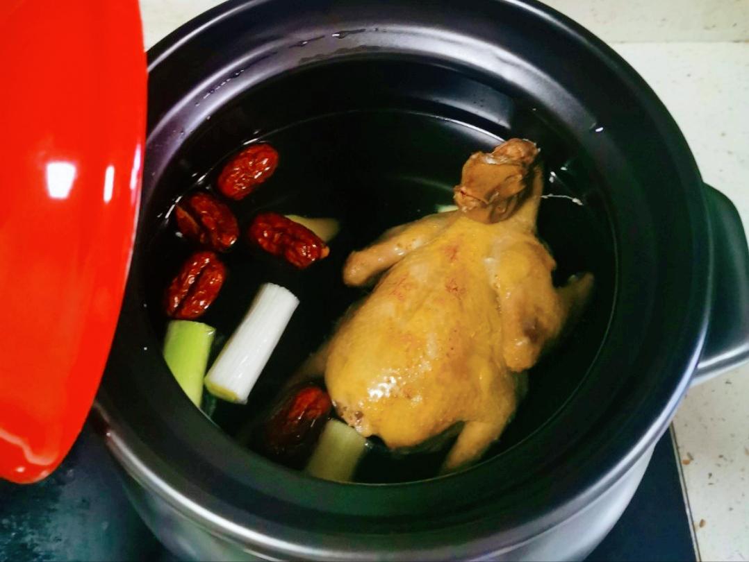When stewing pigeon soup, do you use old pigeons or young pigeons?Teach ...