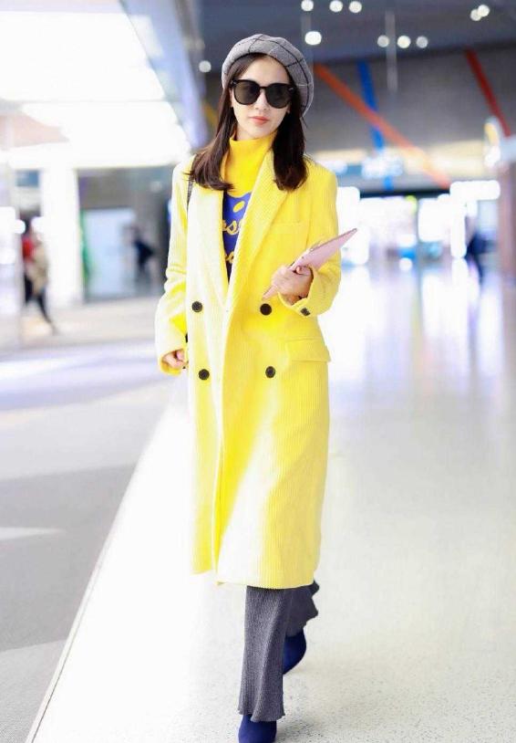 Huang Shengyi is really bold in dressing. The yellow coat and the ...