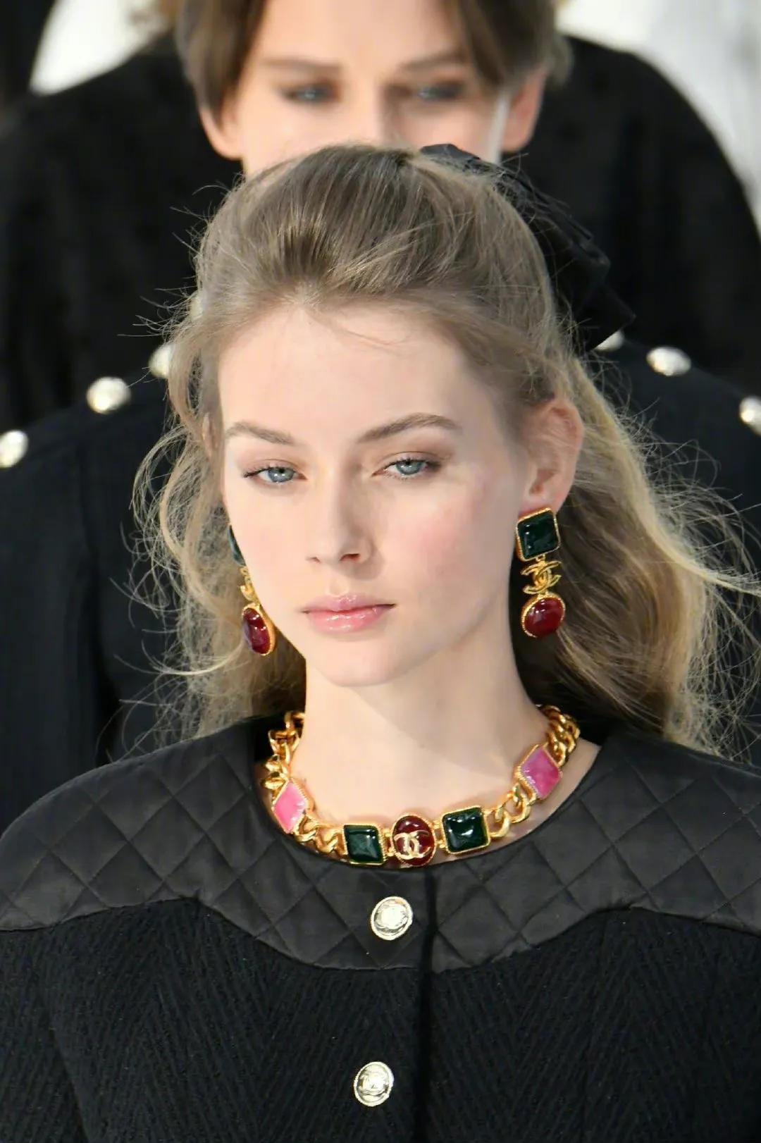 97 Dutch supermodel Lauren de Graaf crying beautifully - iNEWS