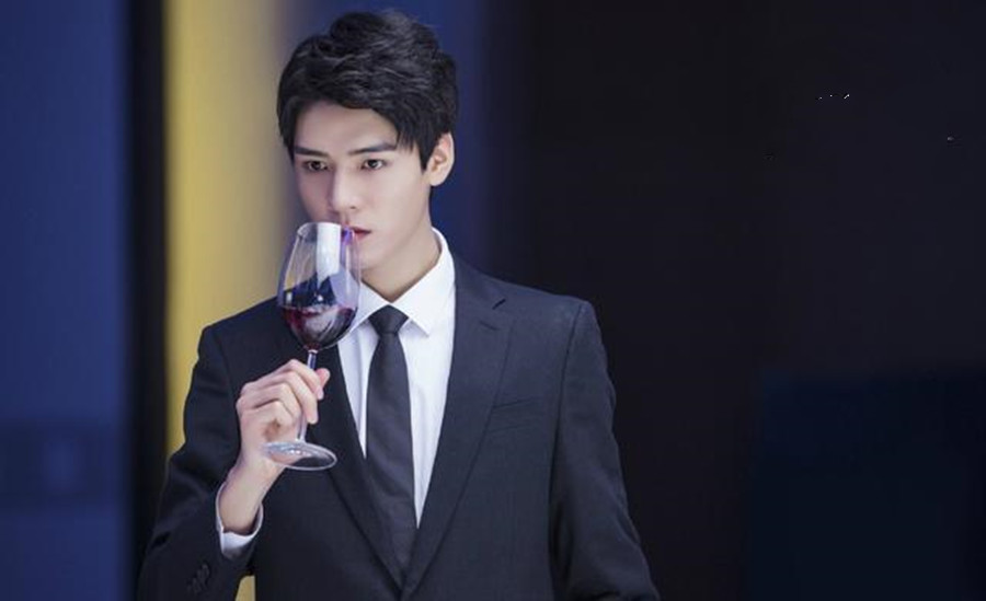 "I'm Going Against the Wind" revealed the lineup, led by Gong Jun, and ...