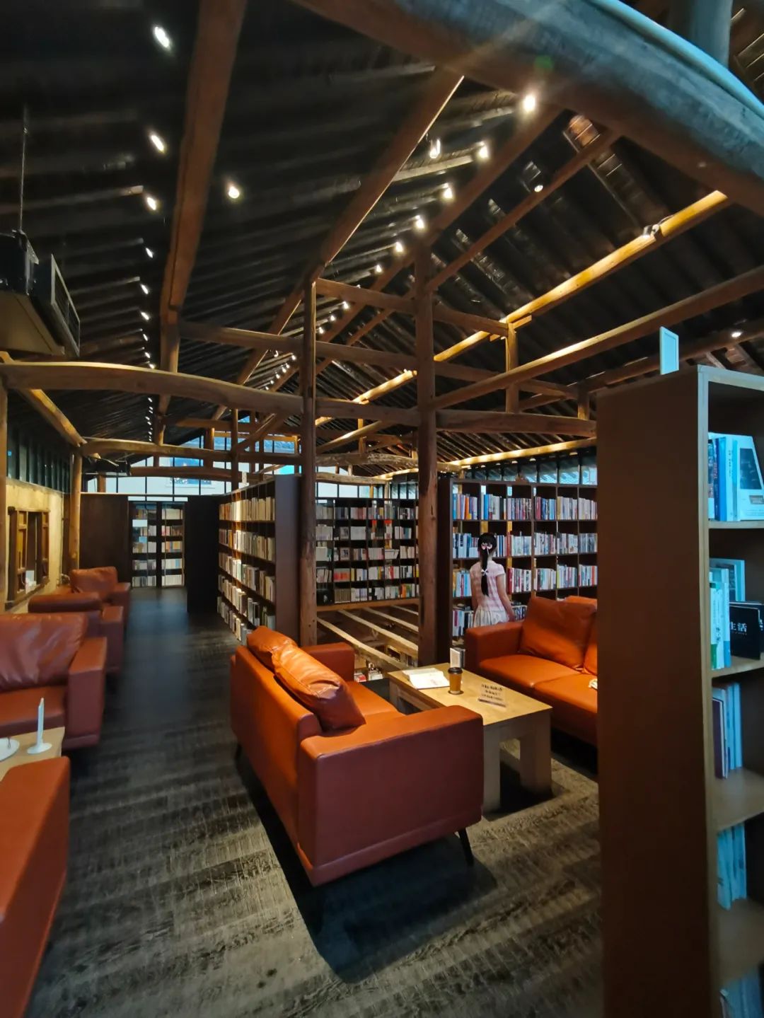 Is an unprofitable physical bookstore worth opening? - iNEWS