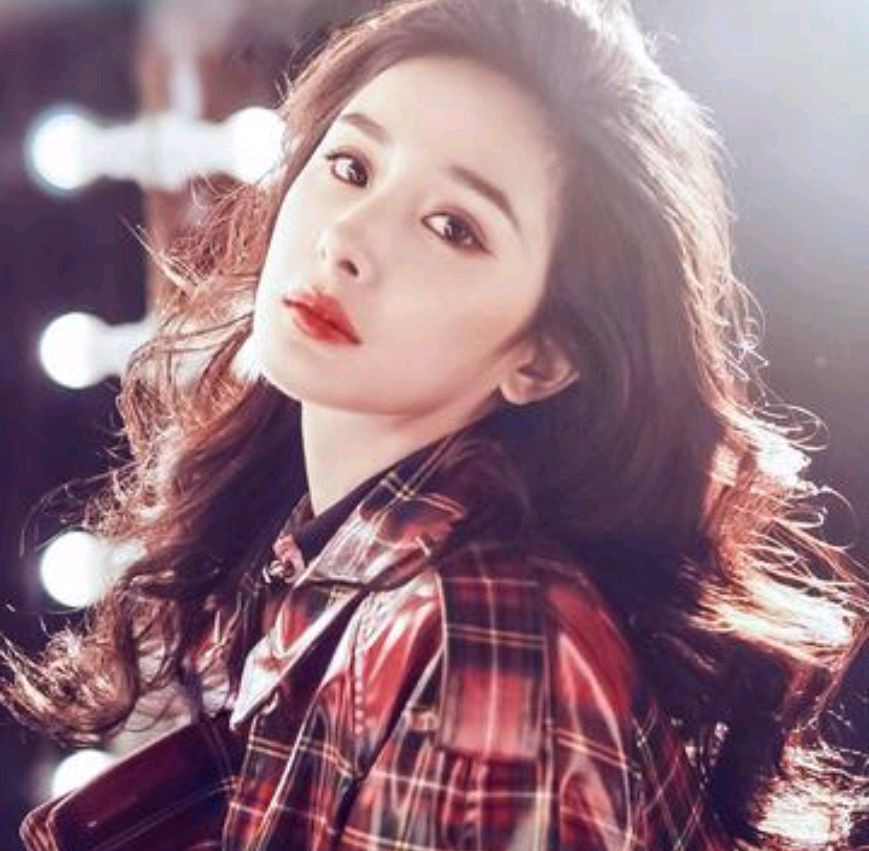 It is said that 34-year-old Yang Mi's face collapsed? The aging ...