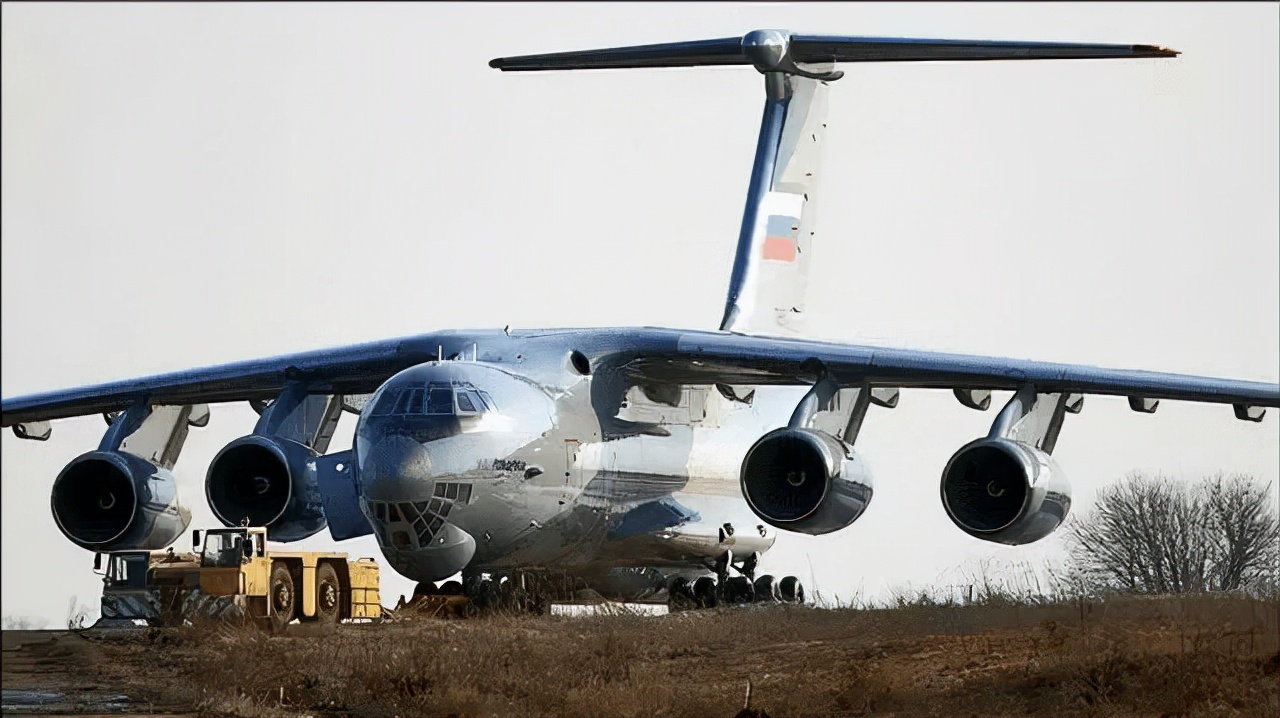 Equipped with vitrified cockpit and toilet, Russian Il-476 transport ...