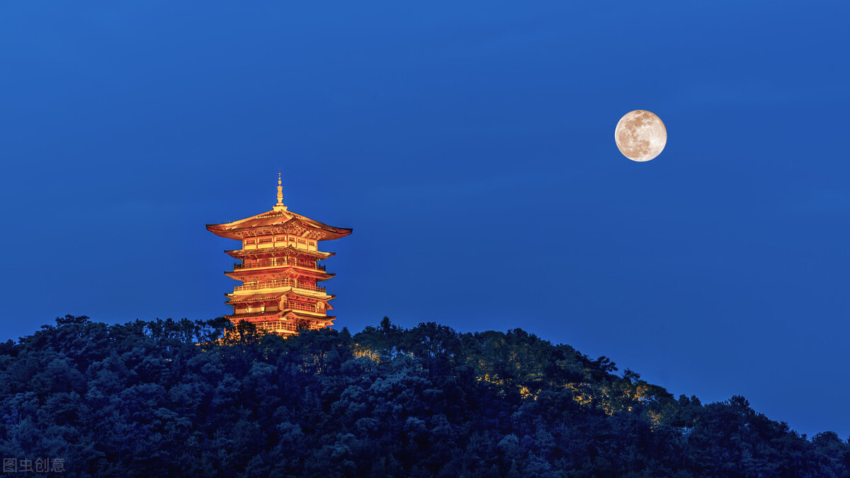 Du Fu missed his wife in the moonlight night, and wrote the first ...