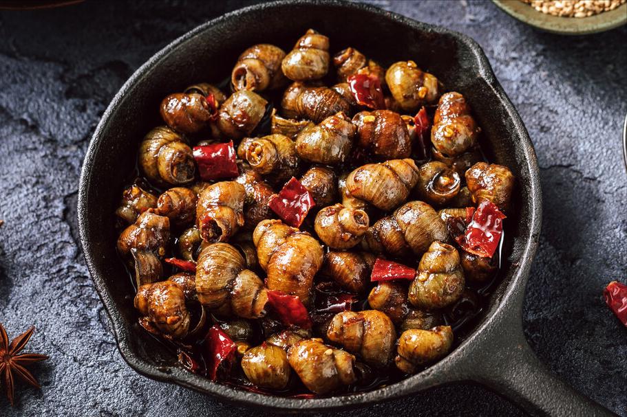 You can't just add salt to clean the snails, add 2 more, the snails ...