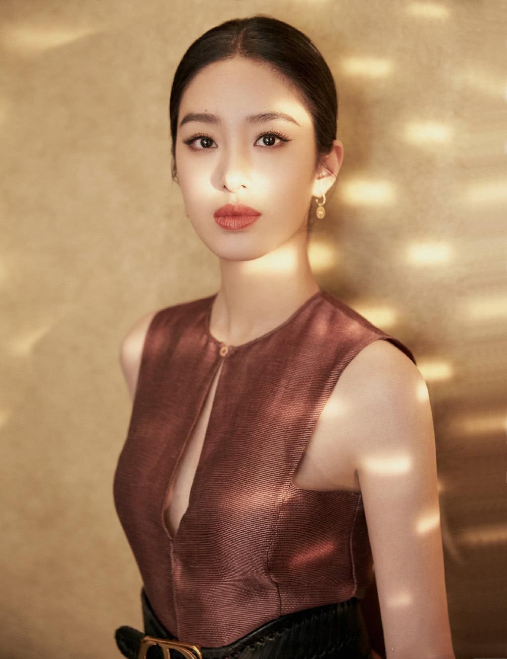 Chen Jinfei, who spent 20 years admiring Liu Yifei, has a close ...