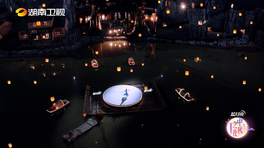 This video of "Strike the Iron Flower" went crazy, shocking the beauty ...