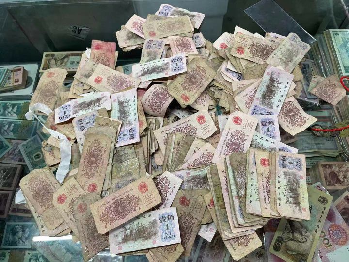 Identification of banknotes - iNEWS