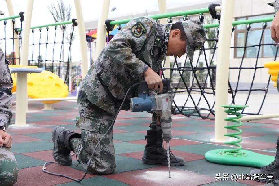 The barracks version of "Parent-Child Amusement Park" is really fun ...