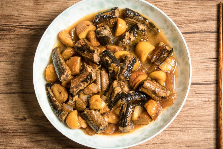 No matter how you cook the rice eel, don't put it in the pot directly ...