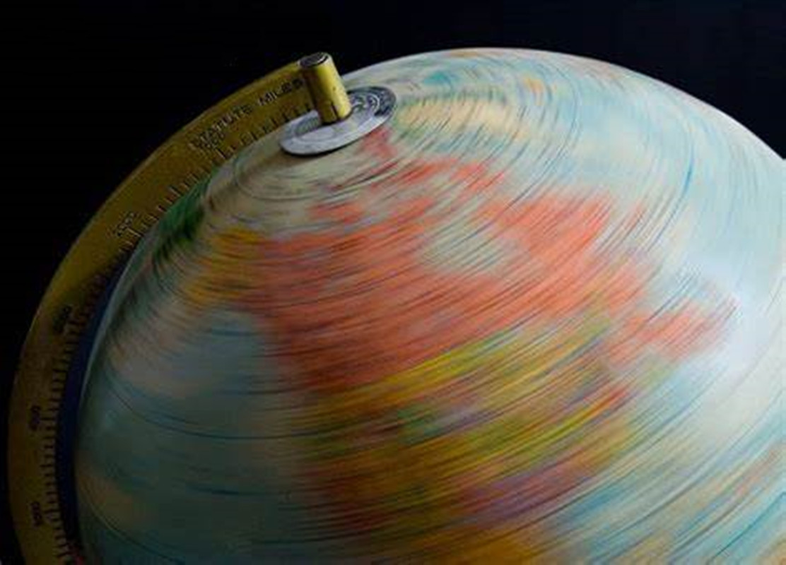 The rotation speed of the earth is "slowing down"!What will happen if ...