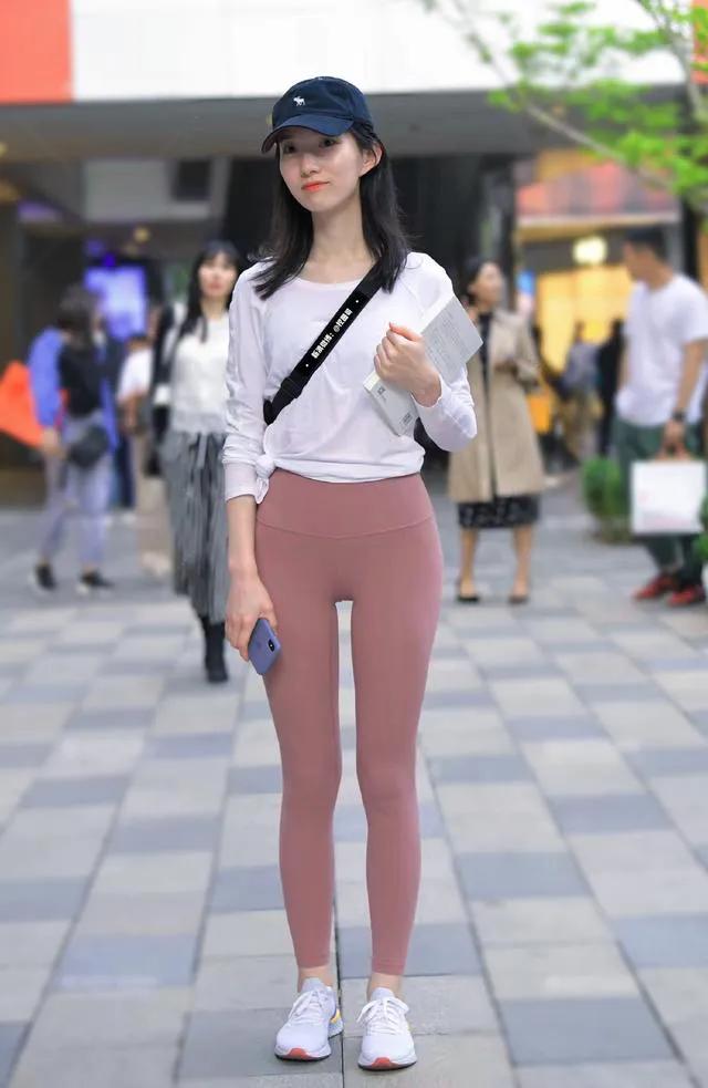 Street Fashion: Issue 3-Tight Stretch Pants Wear Skills - iNEWS