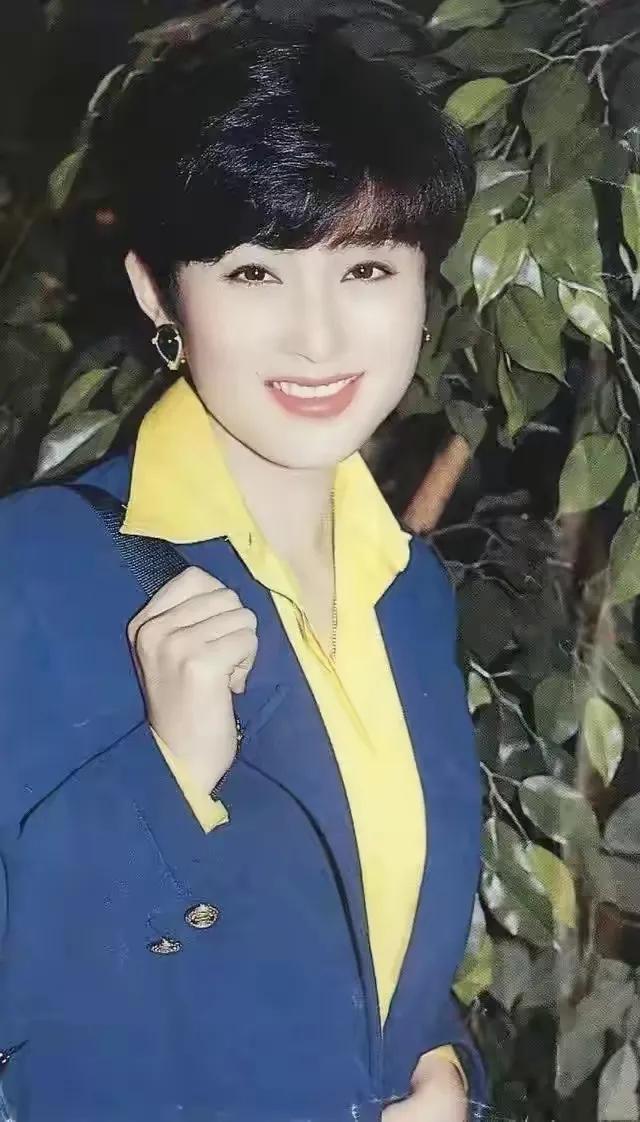 Shanghai actress-Zhang Min - iNEWS