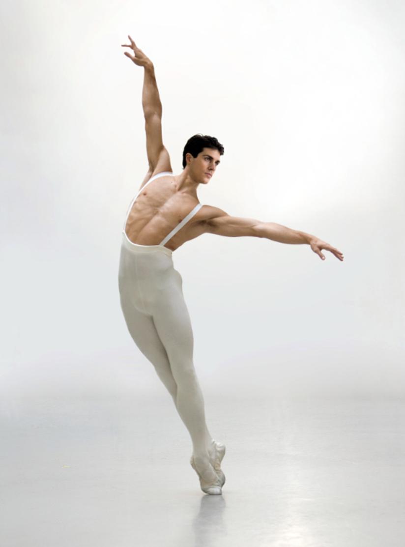 Italian dancer Roberto Bolle, 46-year-old still handsome, youthful and ...