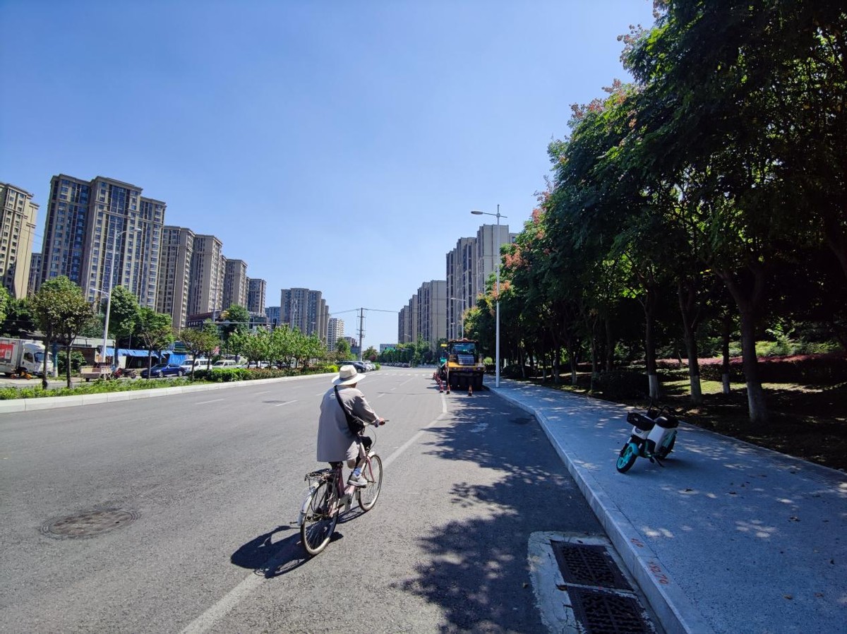 What is the experience of cycling 90 kilometers in Chengdu in a day - iNEWS