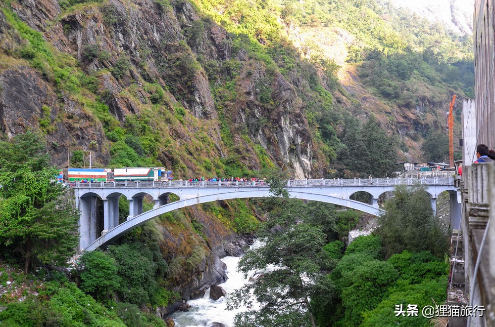Nyalam County, Tibet, this is the end of National Highway 318, 140 ...