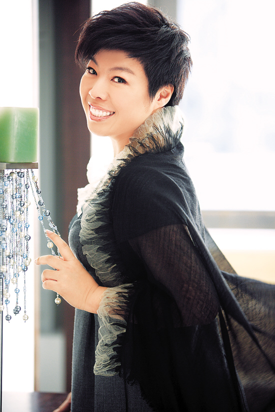 Yu Dan and her father Yu Lian, she may not be as popular as before, but ...