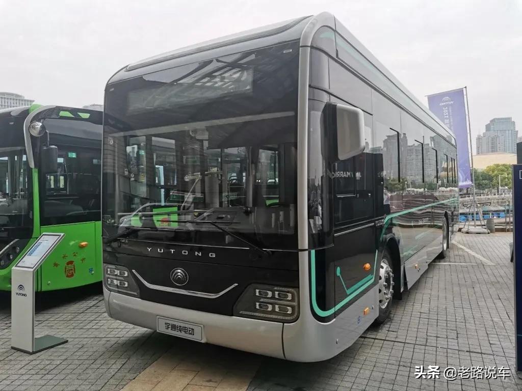 Yutong Black King Kong shuttles on the streets of the city-Yuwei U10 ...