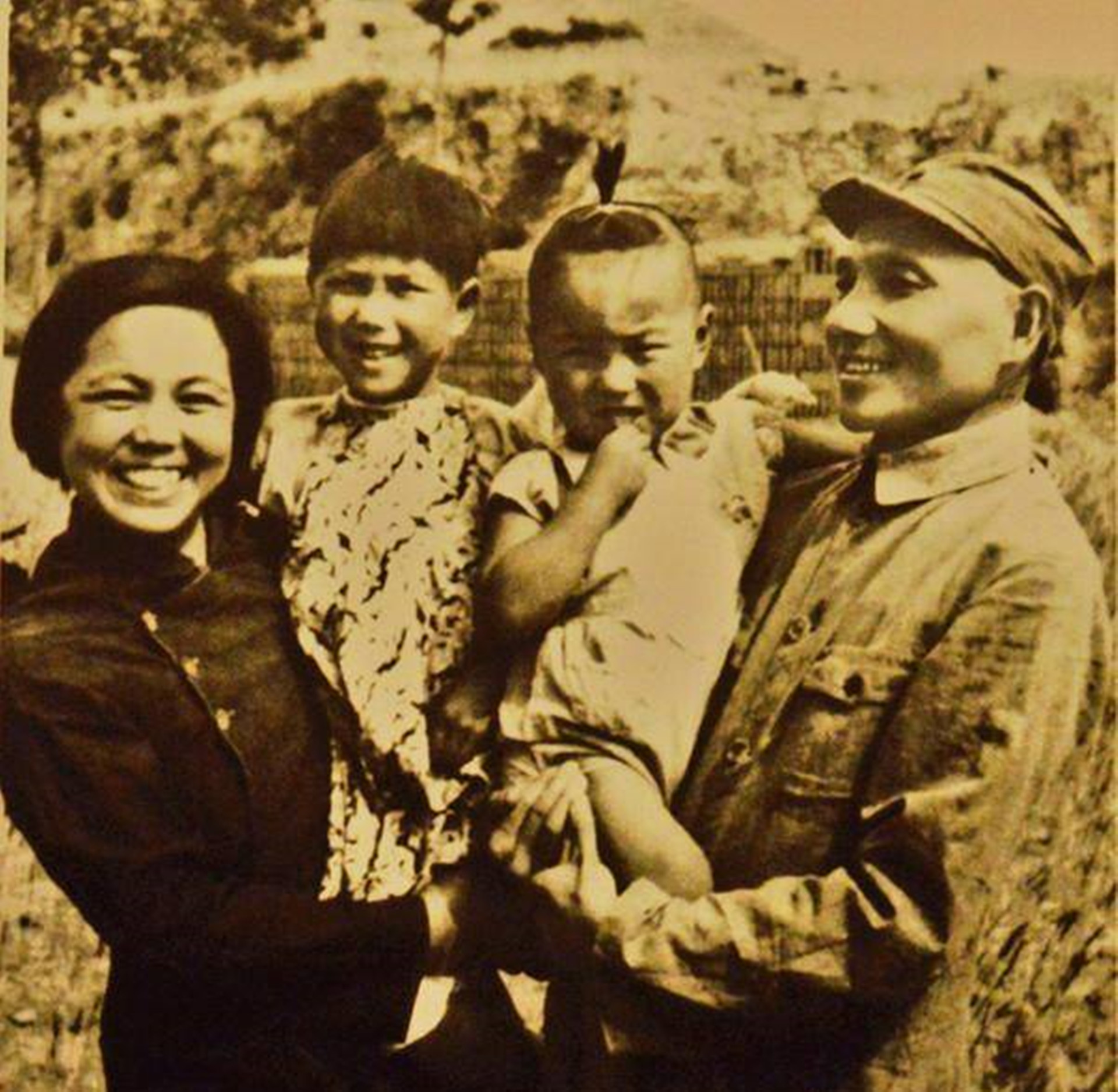 Deng Pufang, Deng Xiaoping's son - iNEWS