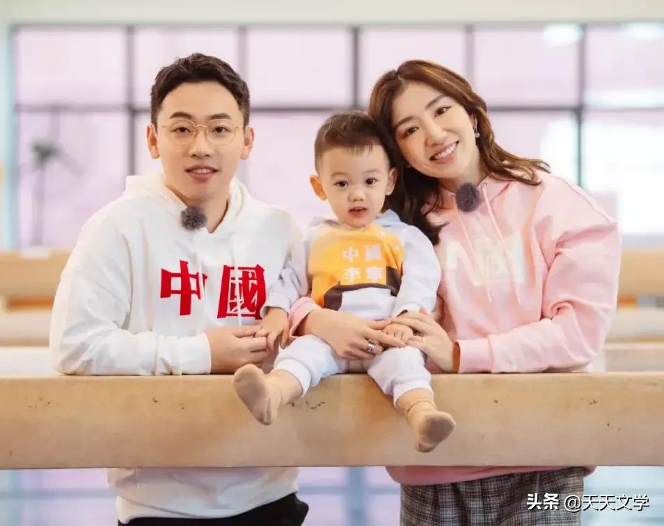 Zou Kai and Zhou Jie, model gymnastics couples love each other, match ...