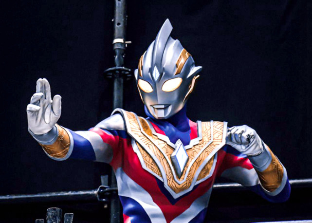 Comparing the members of Triga and Tiga Ultraman, the captain is ...