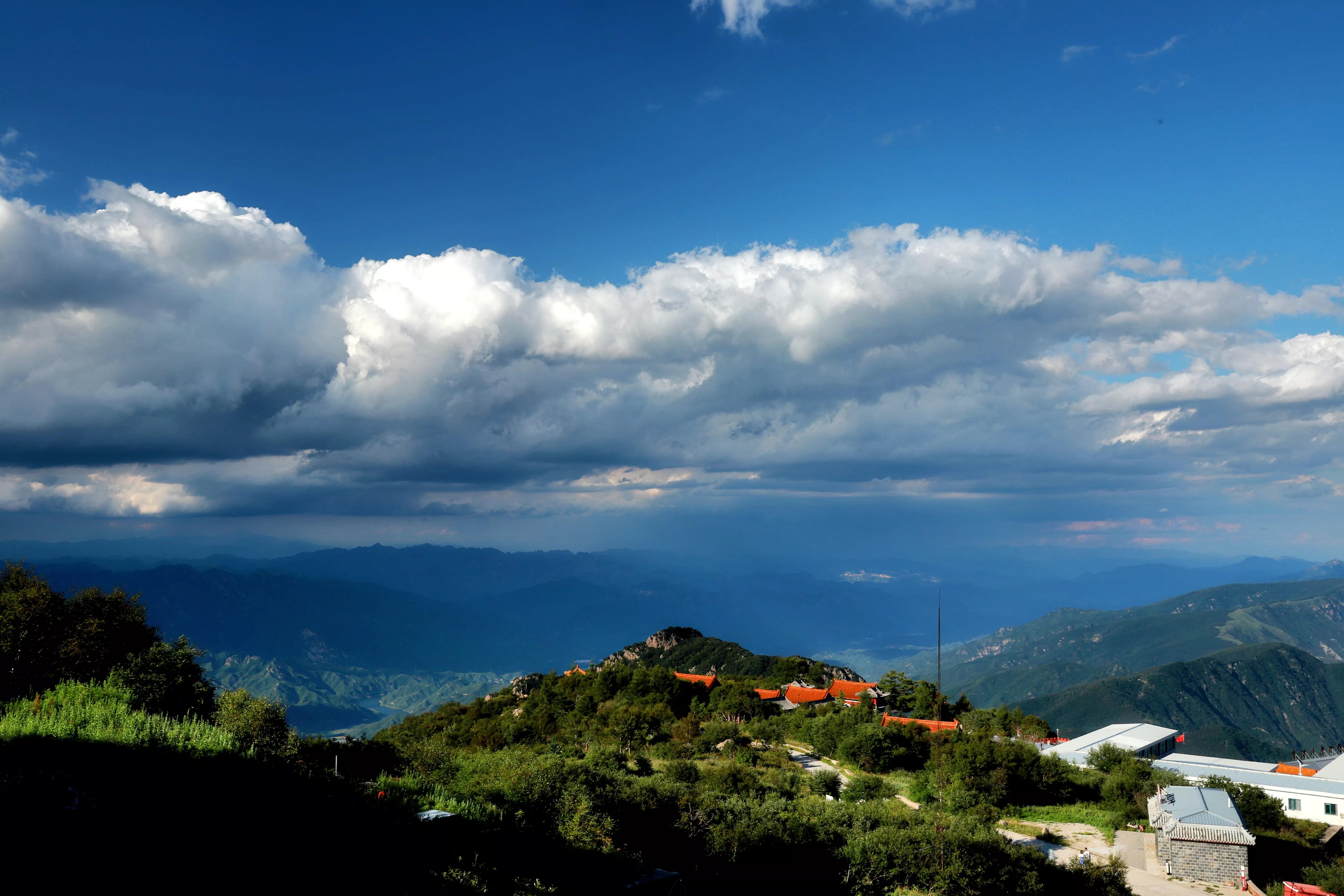 Fangshan Baihua Mountain, a scenic spot where you can drive to the main ...