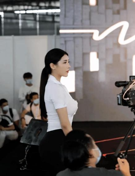 Liu Taiyang, the "micro-fat goddess" of 130 kg, has an S-shaped curve ...