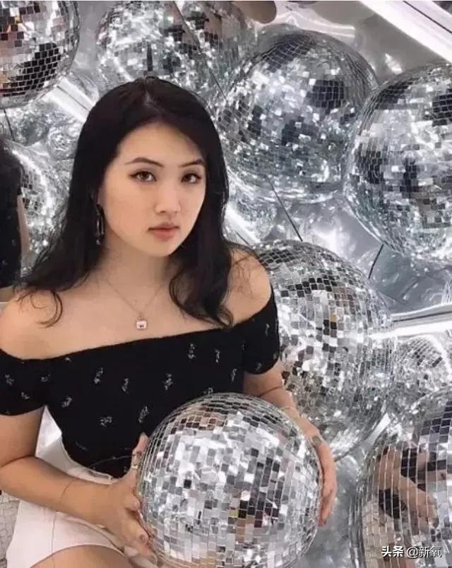 Anna Yao tears her skirt and transforms into the second young master ...