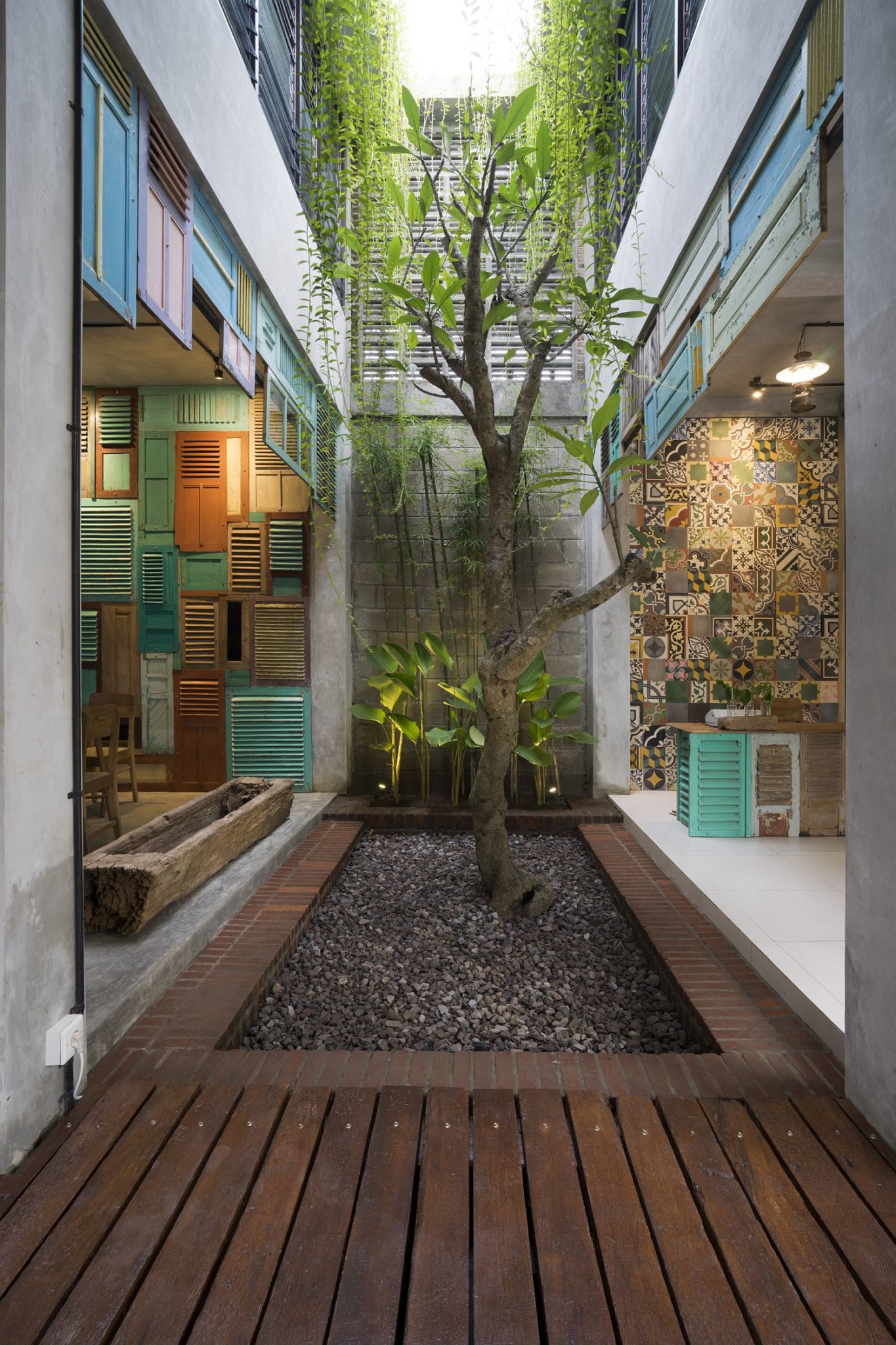 What is the charm of sunken courtyards and why are they so popular? - iNEWS