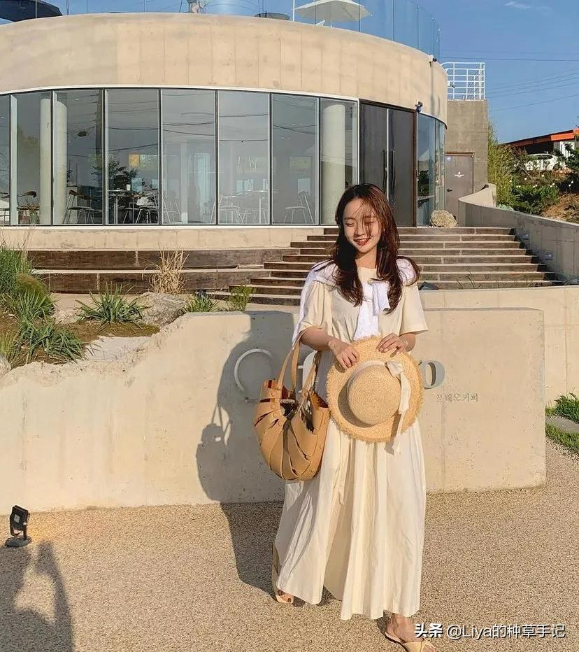 What is a "milk outfit"?"Slag Blouse" is sultry and fashionable - iNEWS