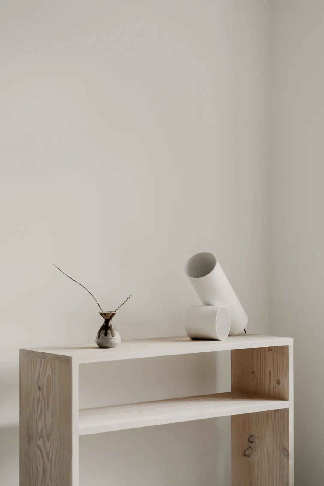 Mikey Estrada / Spiritual minimalism is true freedom - iNEWS