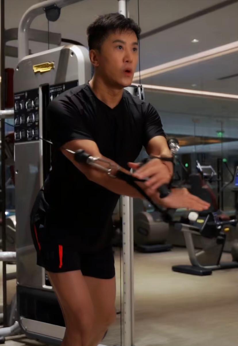 52-year-old Mao Ning took a fitness photo and was praised as a 28-year ...