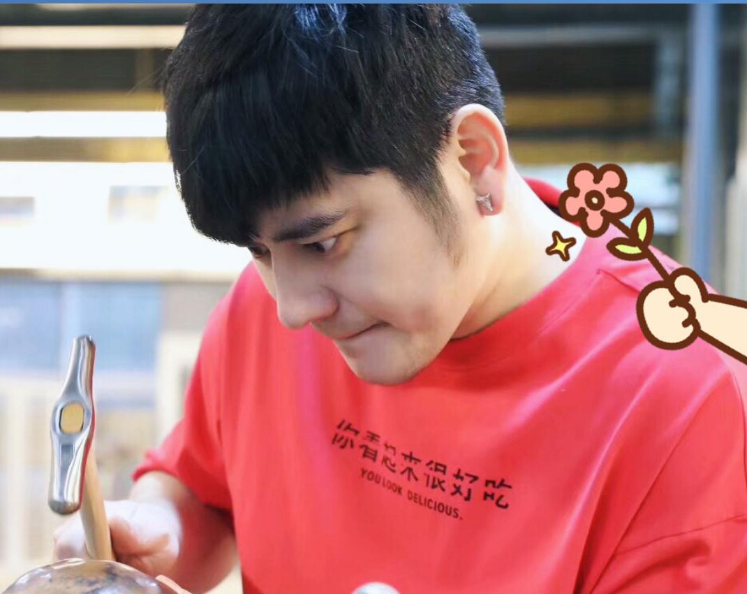 Qian Feng once publicly teased a female guest, seeing that she was ...