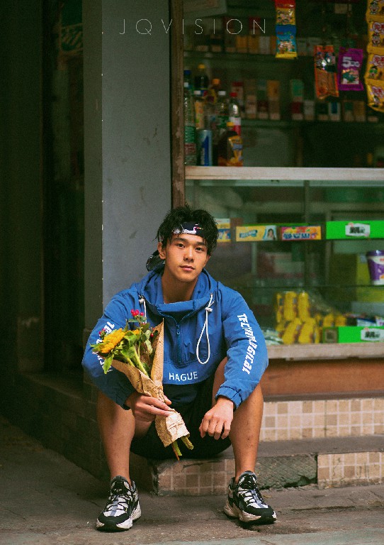 Brother Sunshine Zeng Haoran: Have a nice day alone - iNEWS