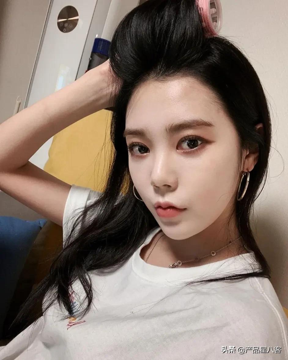 A former member of Runningman, Lizzy, a member of the women's group ...