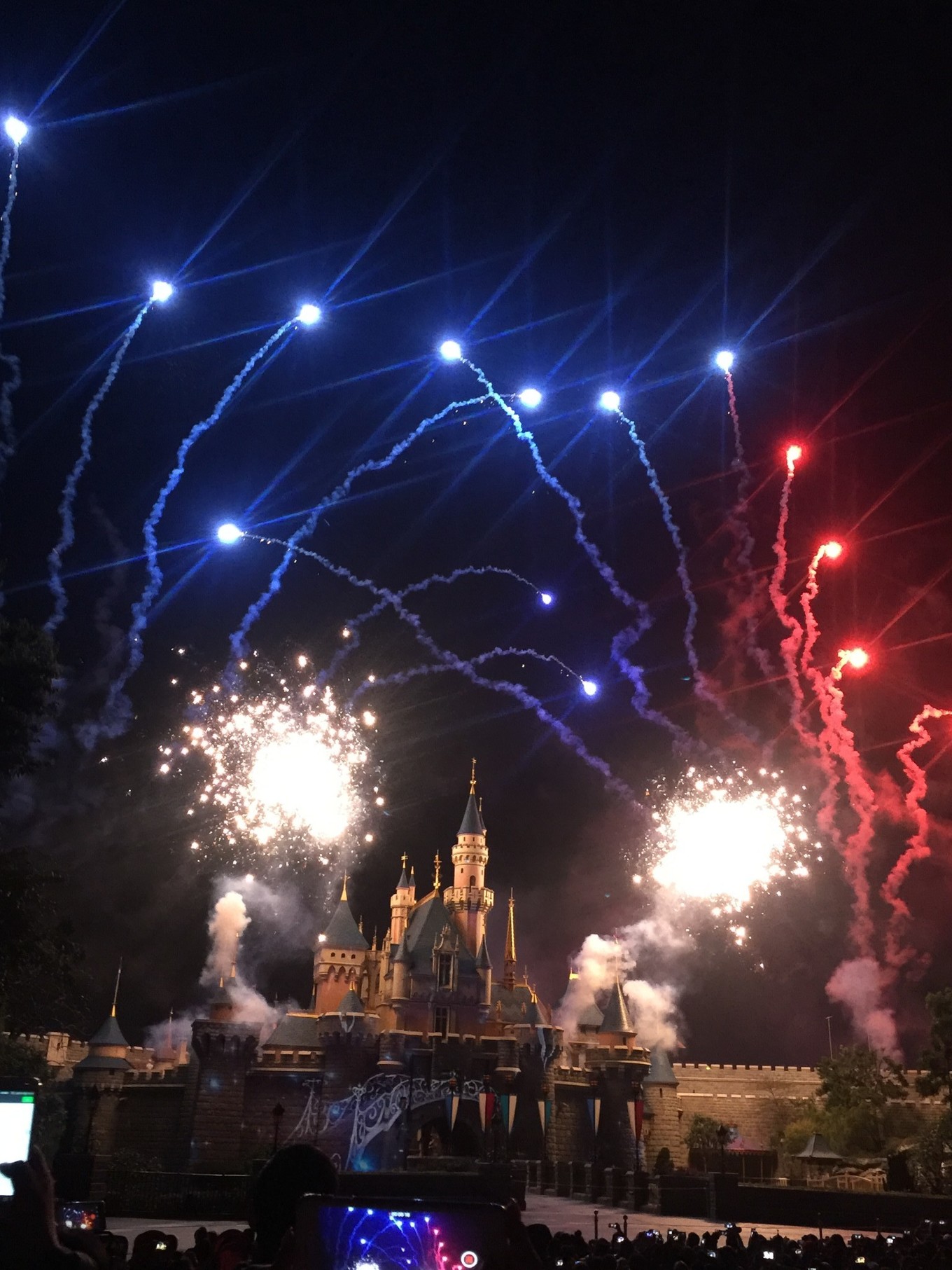 7-day girlfriend tour in Hong Kong - iNEWS