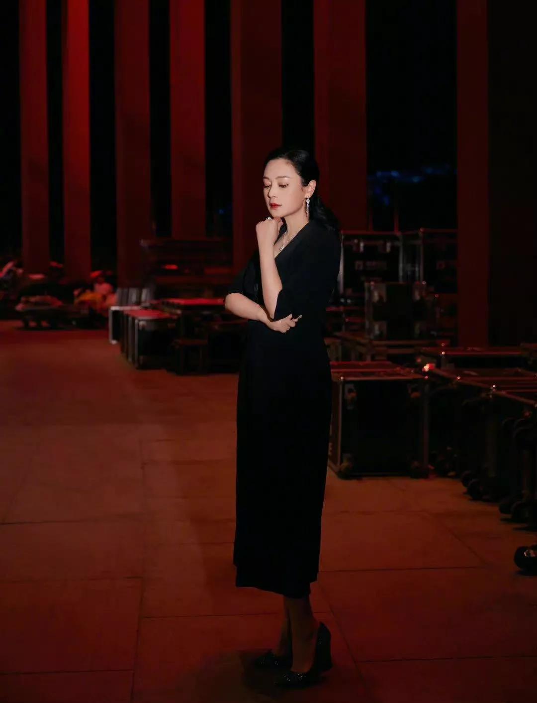 Married to Chen Kaige for 25 years, how is Chen Hong doing now? - iNEWS