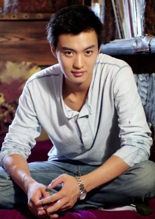 Zhou Yiwei, why did you give up your first love Tonglei and marry Zhu Dan, who is 1 year older ...