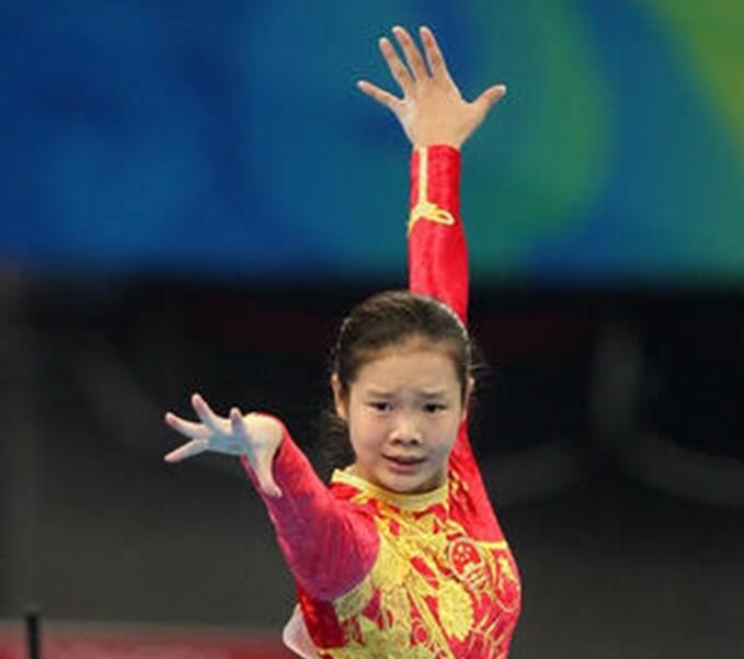 Gymnastics empress Cheng Fei, 32 years old, was nearly 200 kilograms ...