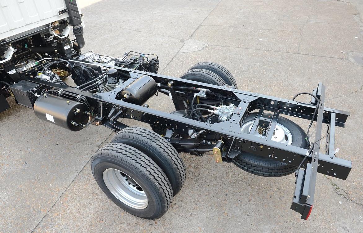 The wheelbase of Jiefang Tiger VR JMC Shunda small trucks is 2.8 meters ...