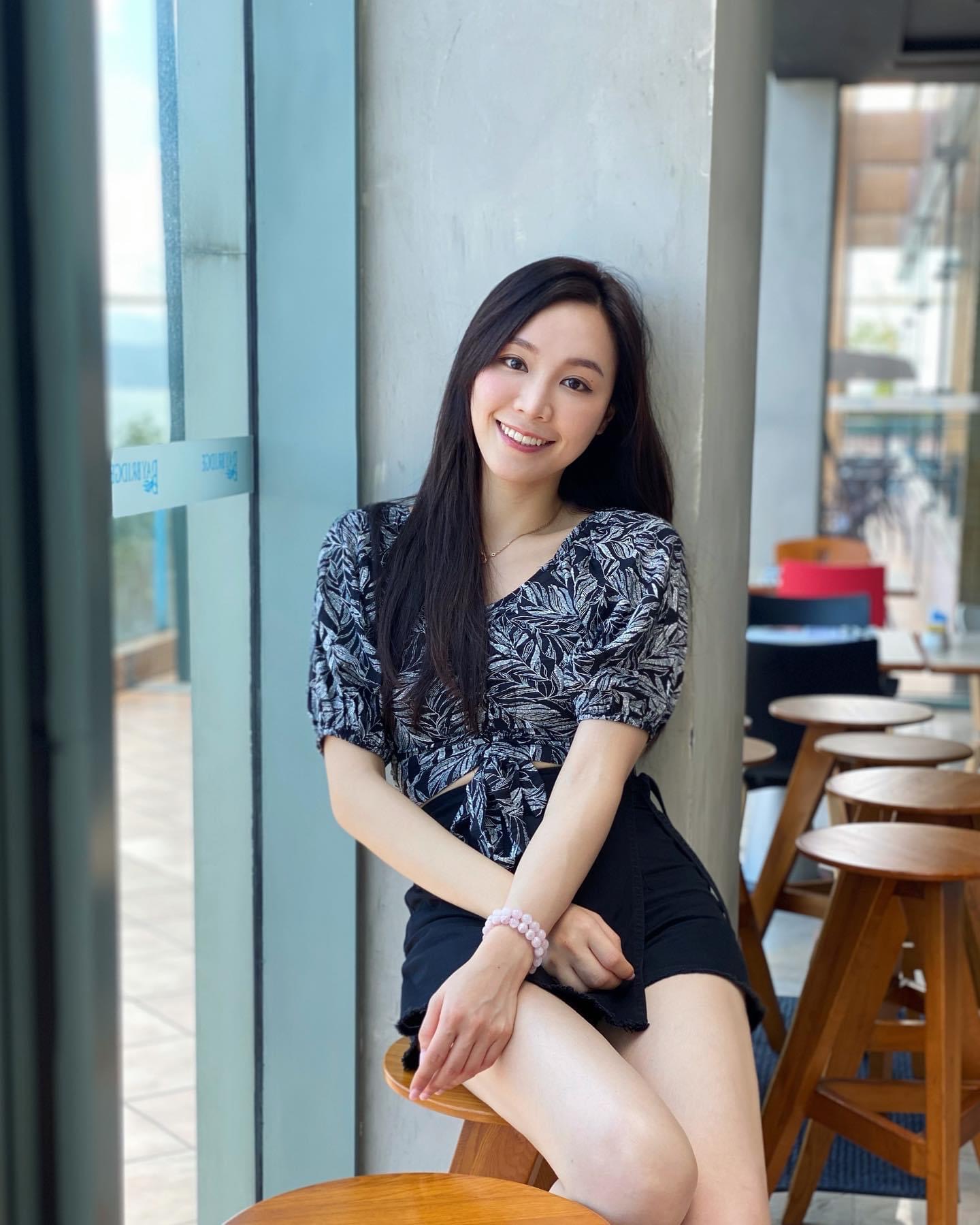 Awesome!The 31-year-old TVB Xiaohua was put on two giant billboards by ...