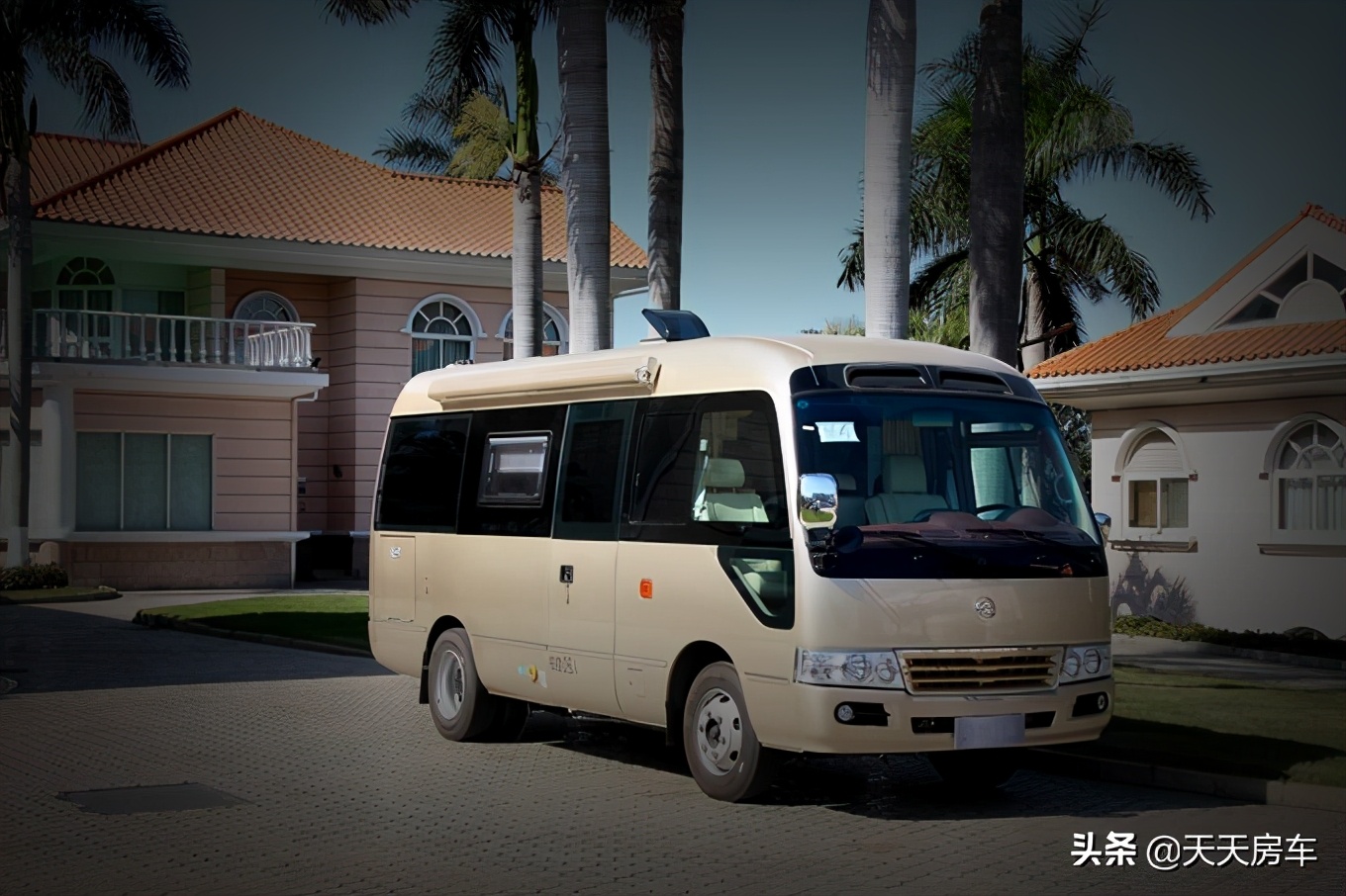 Bigger than MPV, more powerful, more practical! Check out the Coaster ...