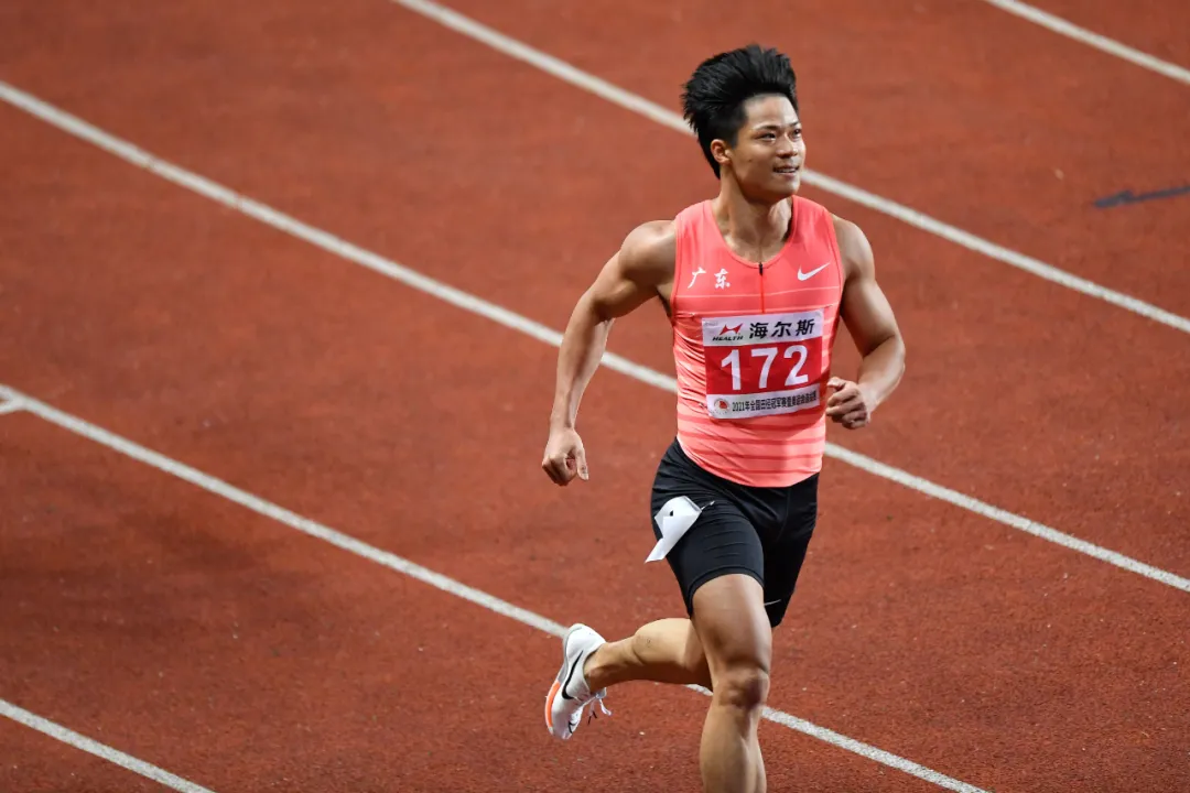 Su Bingtian ran 10 seconds into the 100m for the 7th time, the fastest ...